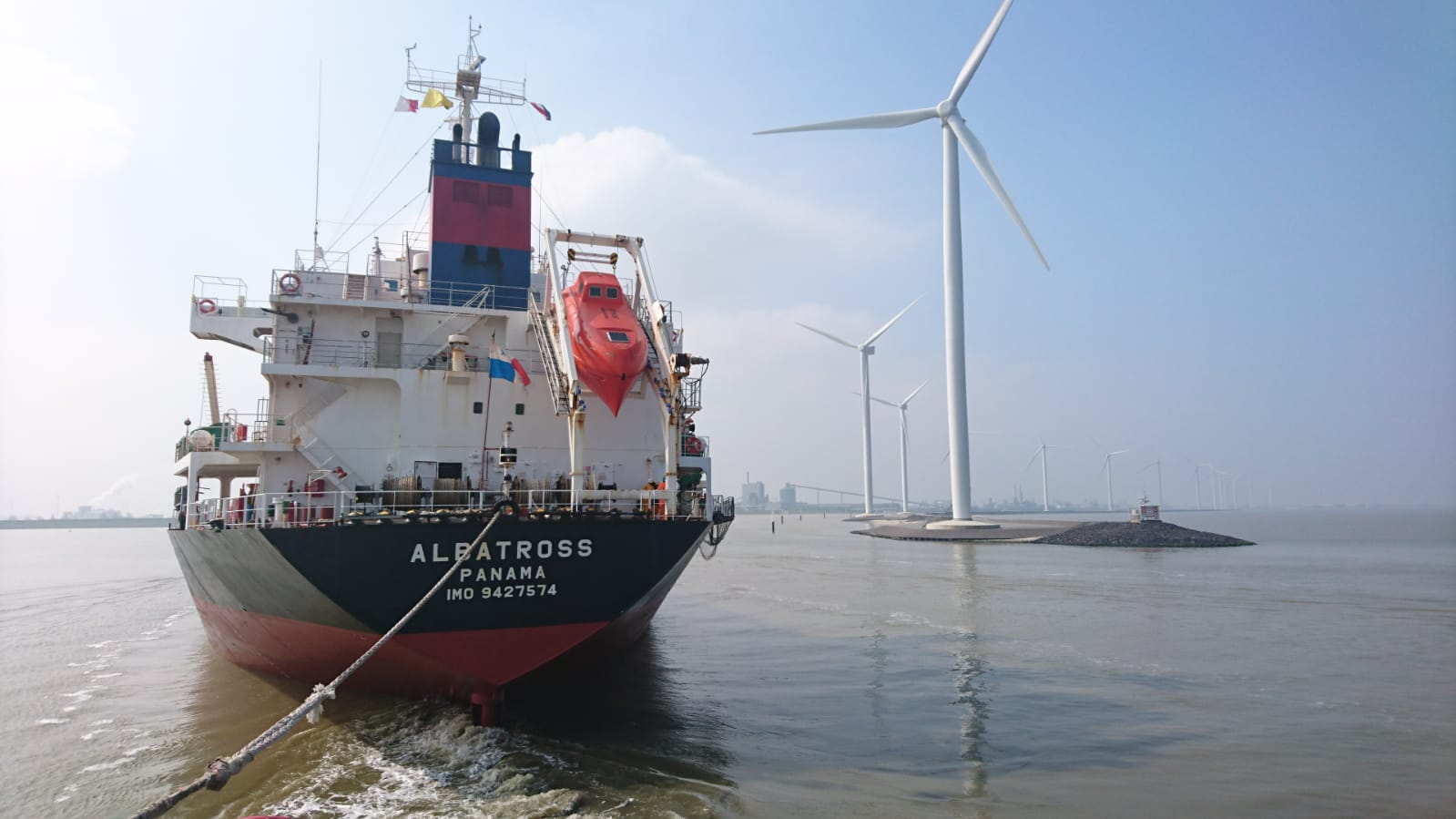 Wagenborg serves the bulk vessel Albatross in Delfzijl - Royal Wagenborg