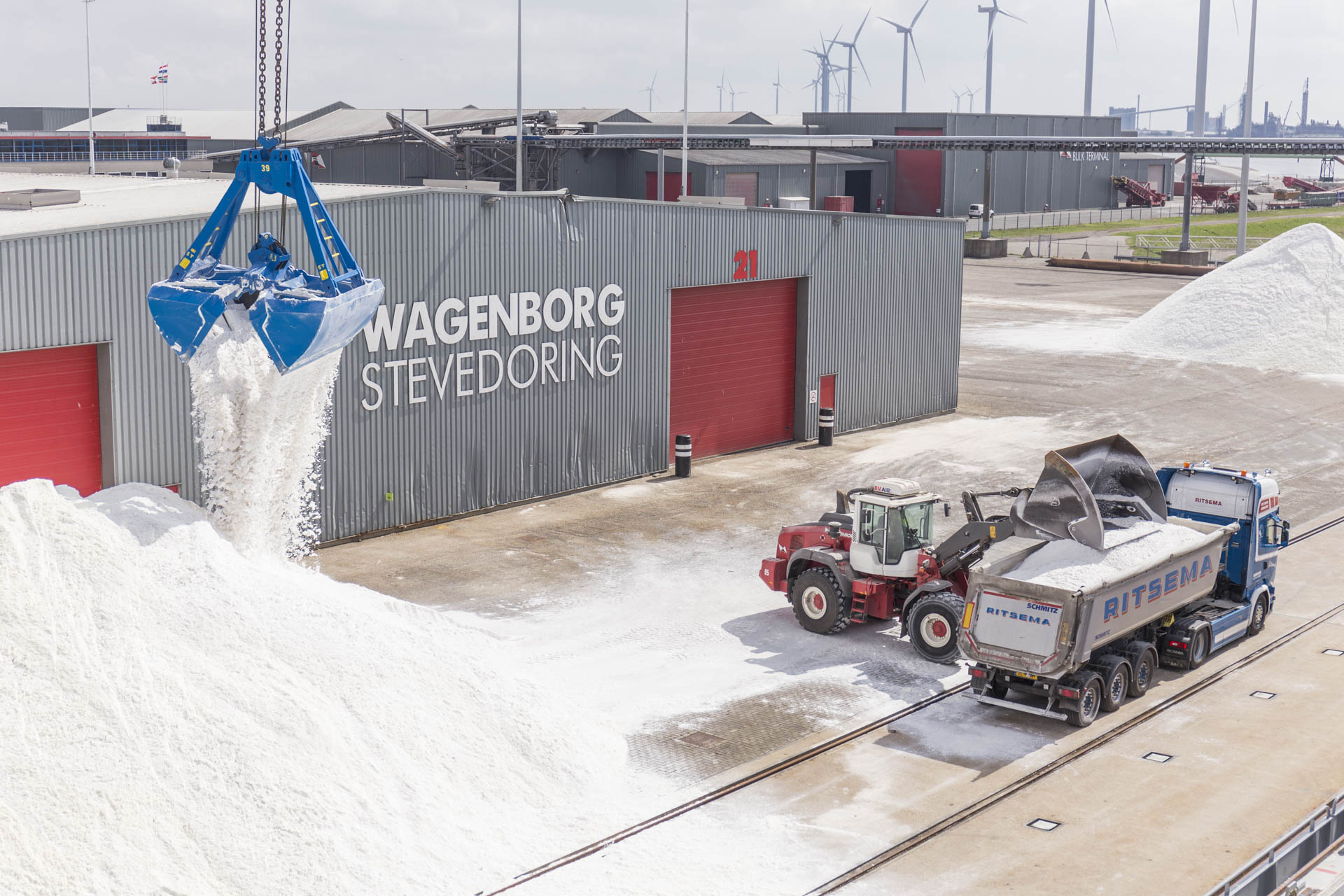 m.v. Egbert Wagenborg discharges salt