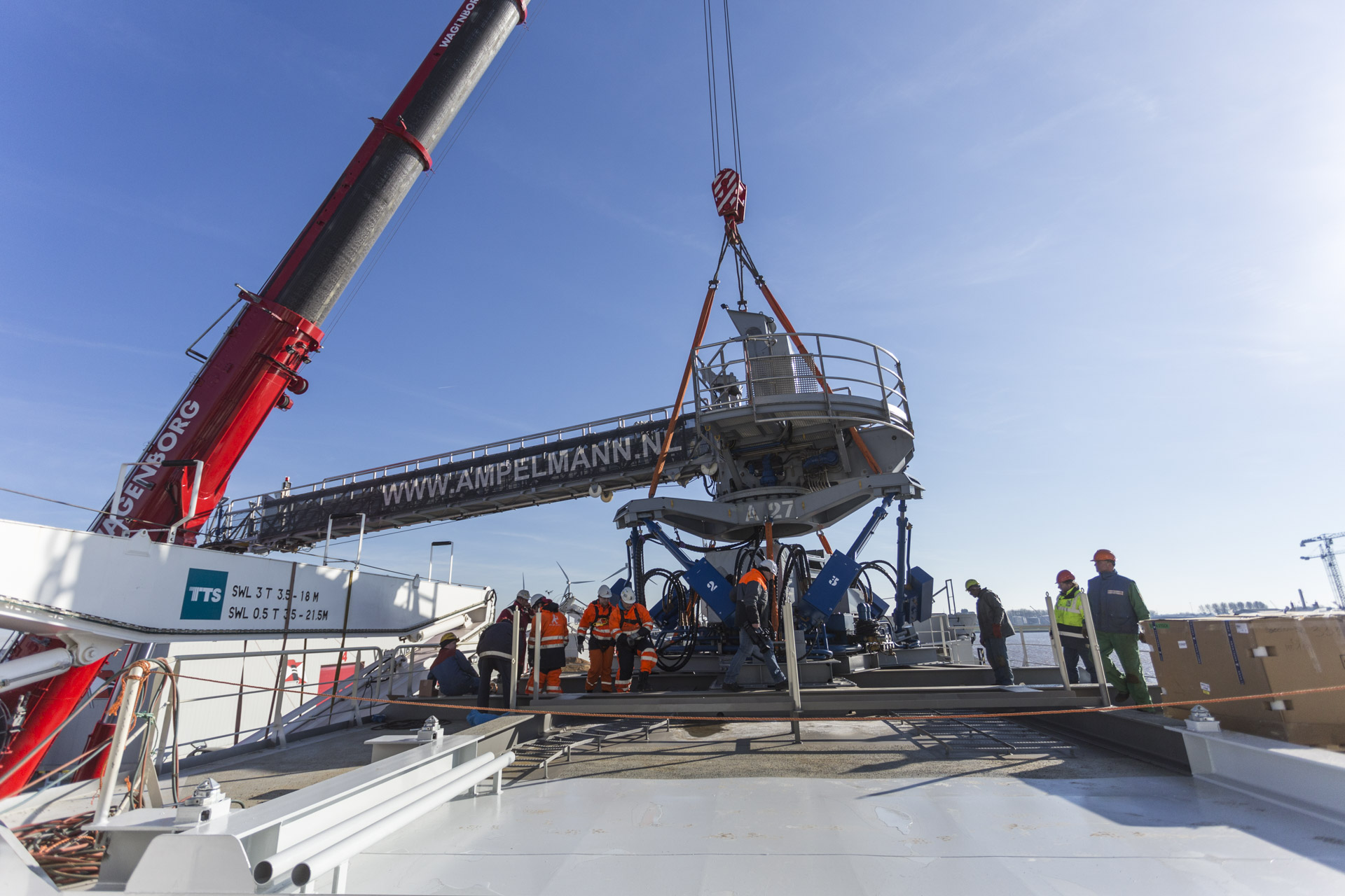 Ampelmann gangway system installed succesfully - Royal Wagenborg