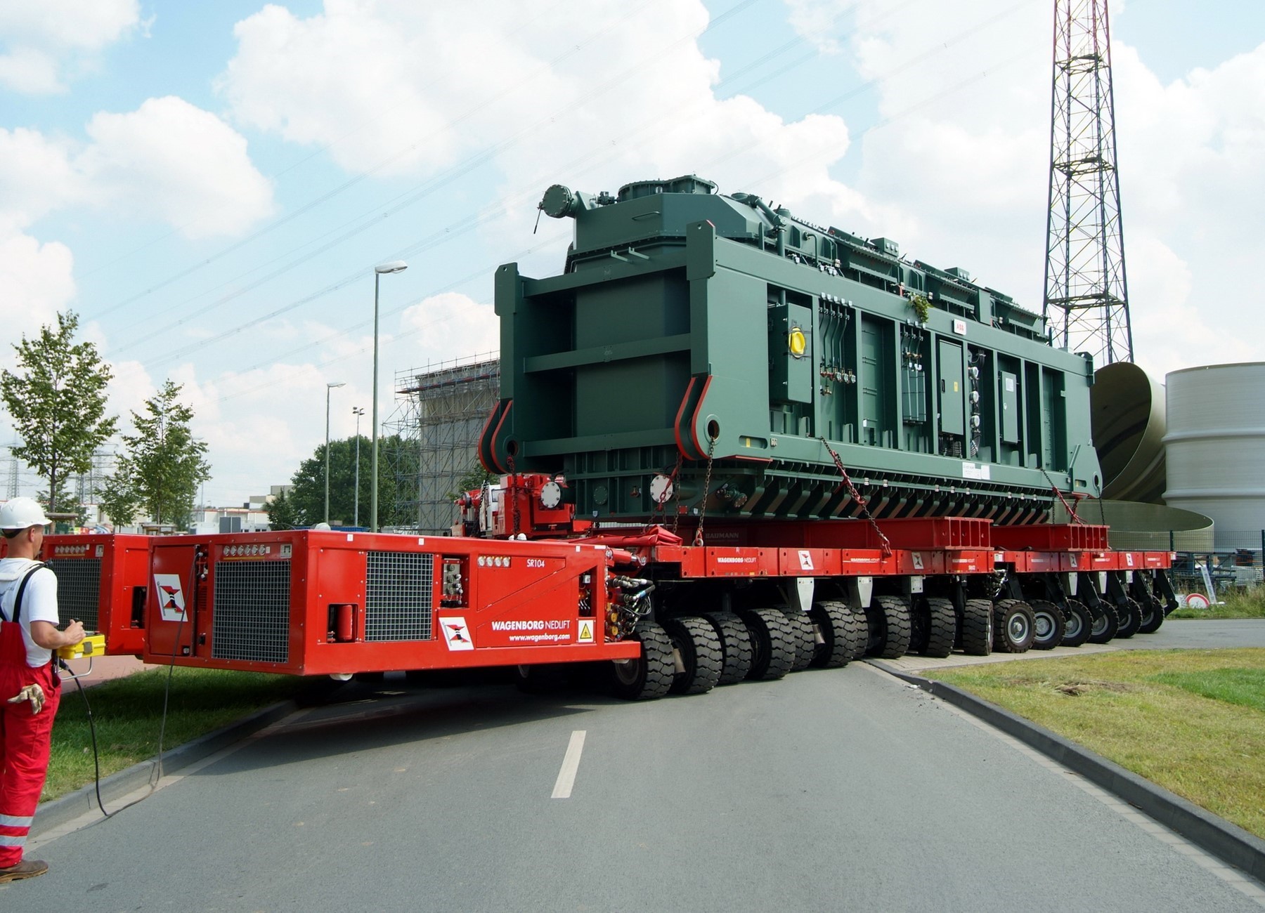 SPMT - Self Propelled Modular Transporter - Wagenborg