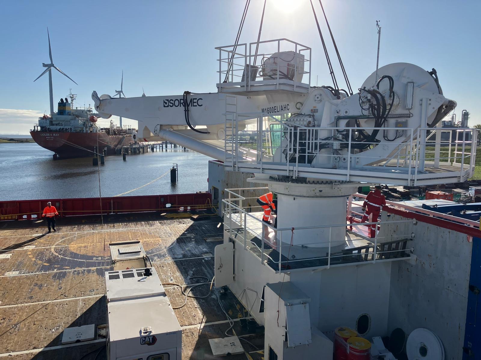 Crane installation on offshore vessel Kingsborg for decommissioning project