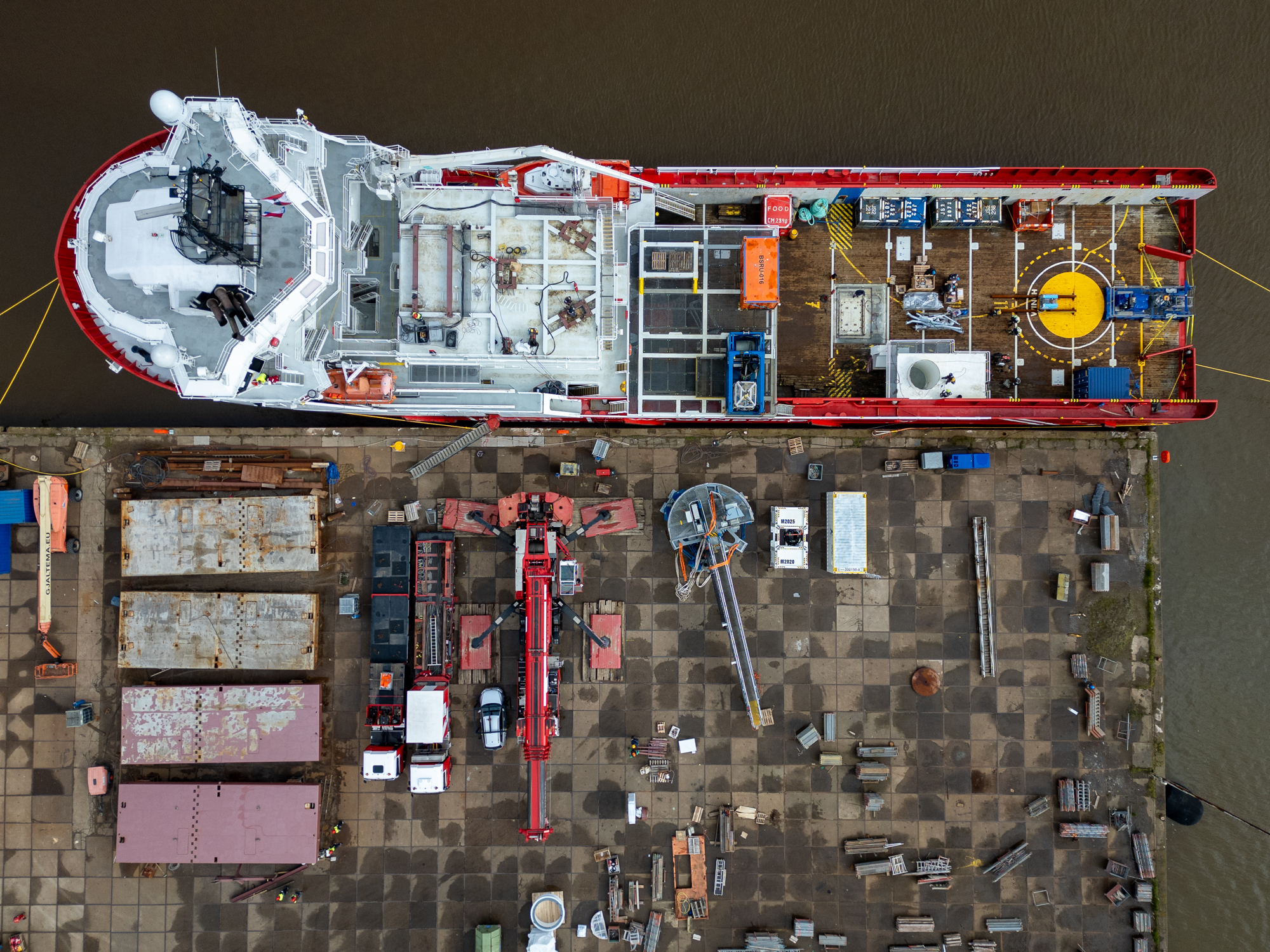 Wagenborg strengthens market position with Ampelmann gangway ...