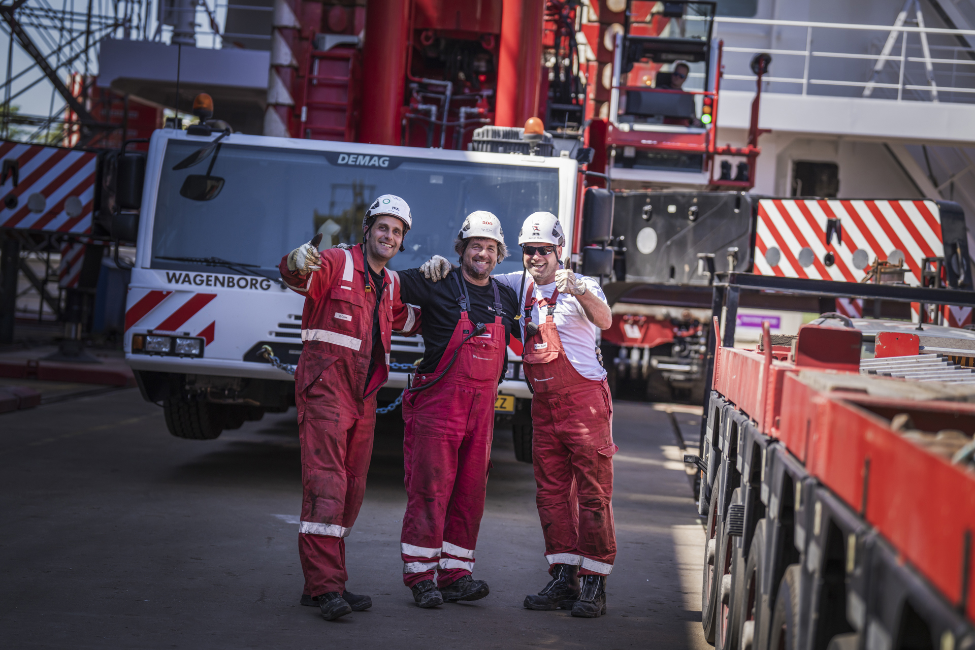 Another EasyMax 4 milestone: installation of the bridge deck